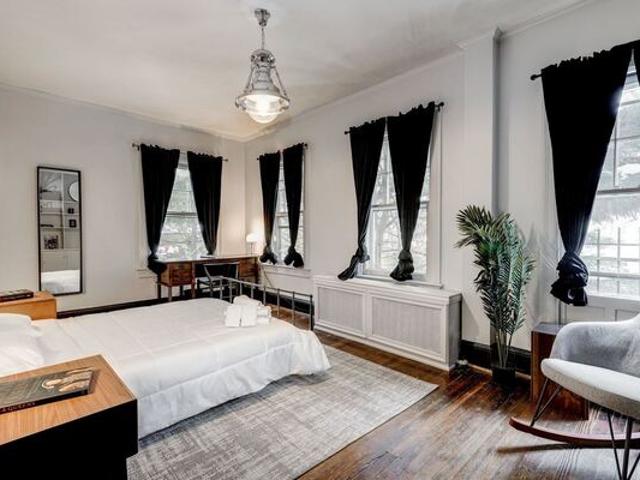 Queen bedroom in 7 bed/3.5 bath home in Woodley Park #115 2A