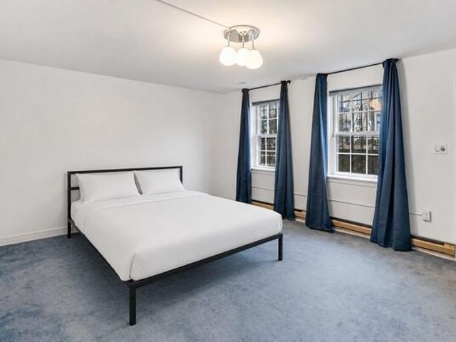 Queen bedroom in 7 bed/3.5 bath home in Southwest Waterfront #938 C