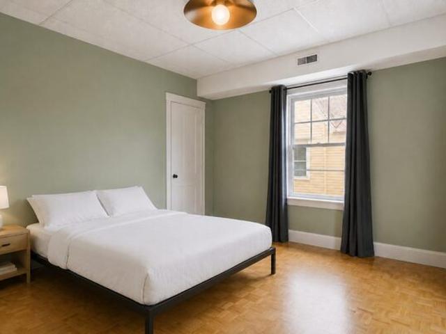 Queen bedroom in 7 bed/2.5 bath home in Harvard Square Cambridge #443 D