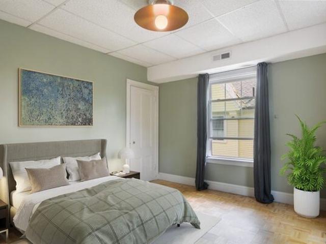 Queen bedroom in 7 bed/2.5 bath home in Harvard Square Cambridge #443 D