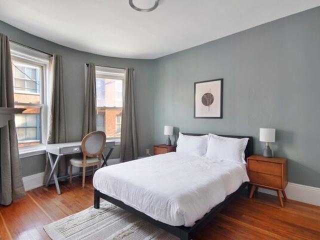 Queen bedroom in 7 bed/2 bath home in Allston #834 A