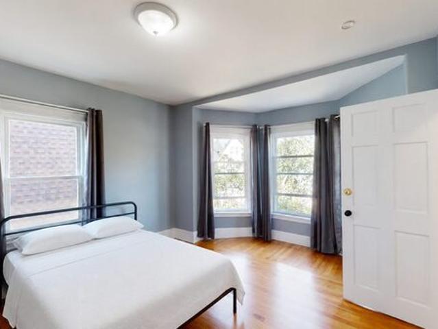 Queen bedroom in 7 bed/2 bath home in Allston #1321 C
