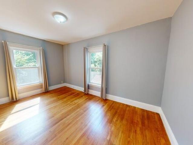 Queen bedroom in 7 bed/2 bath home in Allston #1321 D