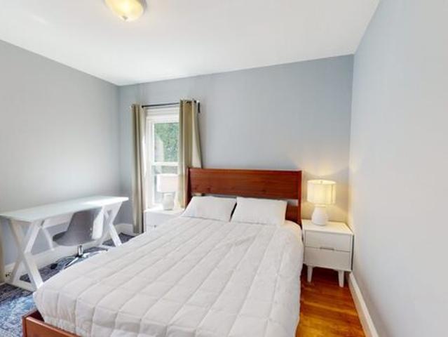 Queen bedroom in 7 bed/2 bath home in Allston #1321 E