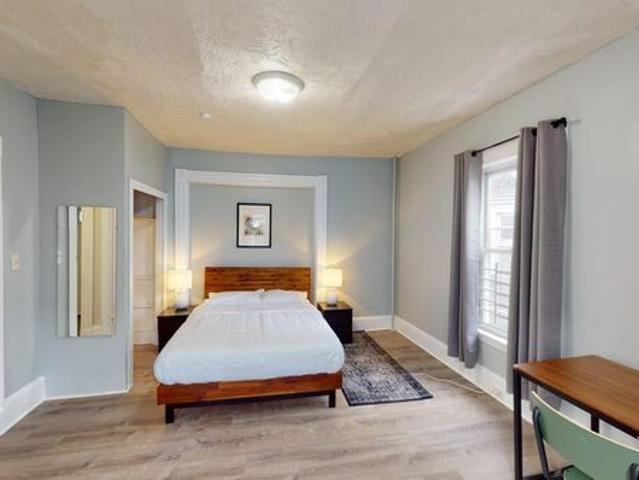 Queen bedroom in 7 bed/2 bath home in Allston #1505 A