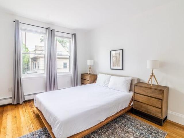 Queen bedroom in 7 bed/2 bath home in Brighton #1263 A