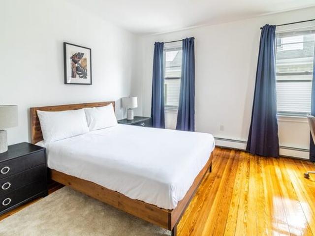 Queen bedroom in 7 bed/2 bath home in Brighton #1263 C