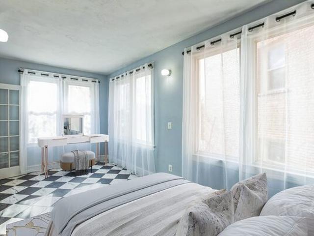 Queen bedroom in 7 bed/6 bath home in Dupont Park #1811 C