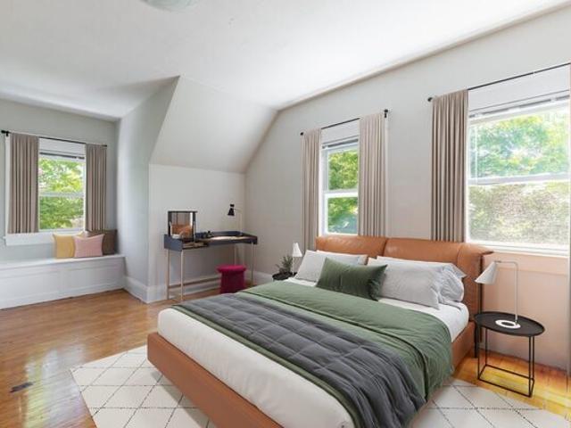 Queen bedroom in 9 bed/2 bath home in Brighton #1341 I