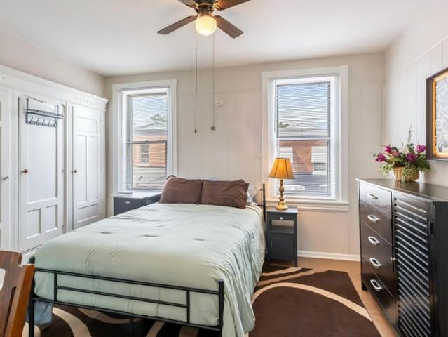 Queen Beds ️ | TVs & Work Desks | Extra Ameniti
