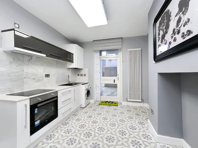 Queen Caroline Street, London W6, 3 bed flat to rent, £3,250 pcm | PrimeLocation