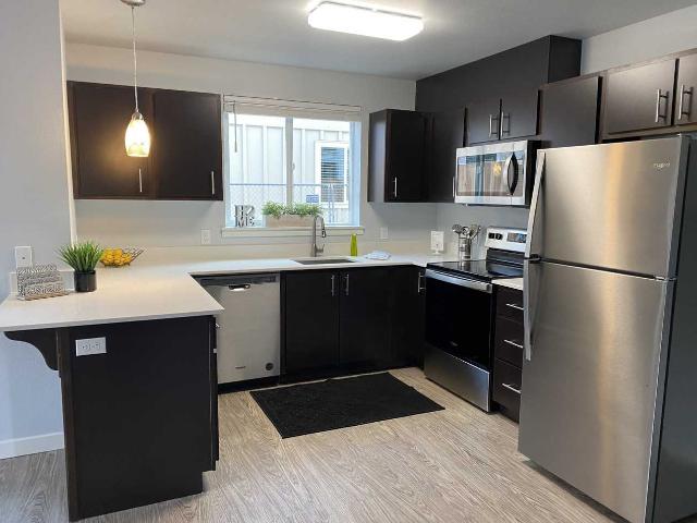 Queen Court Apartments 2 Bedroom Apartment for Rent at 2165 Queen Ave Se, Albany, OR 97322
