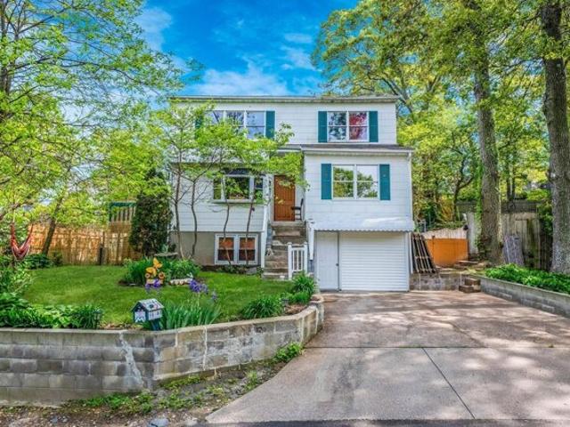 Queen Dr, Sound Beach, Home For Sale