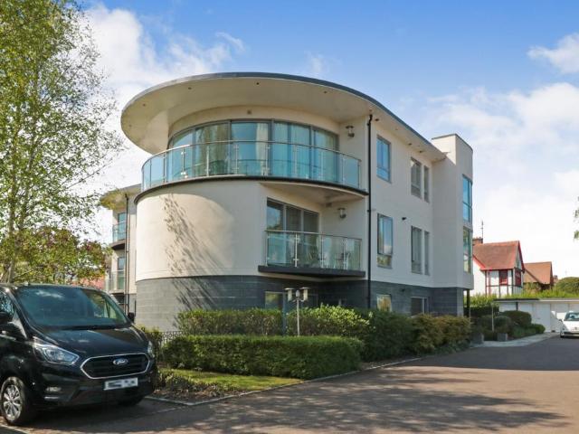 Queen Ediths Way, Cambridge, CB1 2 bed flat to rent £1,900 pcm £438 pw