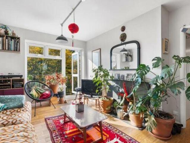 Queen Elizabeth Close, London, 2 Bedroom Flat