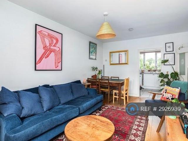Queen Elizabeths Close, London, N16 2 bed flat to rent £2,450 pcm £565 pw