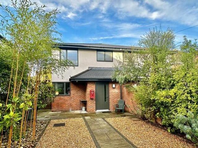 Queen Katherine Road, Lymington, 2 Bedroom Semi detached