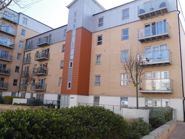 Queen Mary Avenue E18, 1 bed flat to rent, £1,500 pcm | PrimeLocation