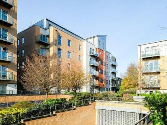 Queen Mary Avenue, London, 2 Bedroom Ground