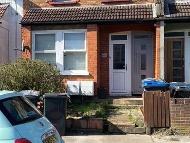 Queen Mary Road, London SE19 2 bed flat to rent £1,650 pcm £381 pw