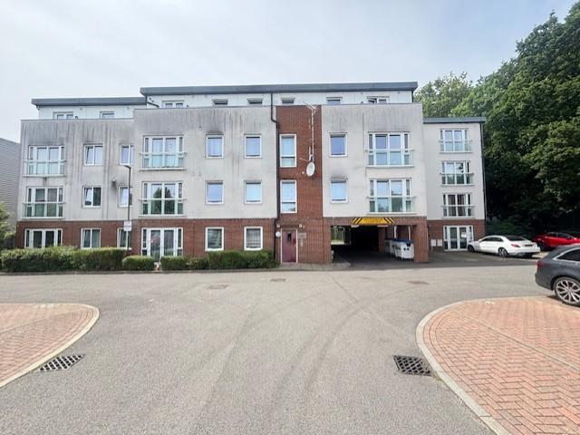 Queen Marys Avenue, WATFORD, WD18 2 bed flat to rent £1,550 pcm £358 pw
