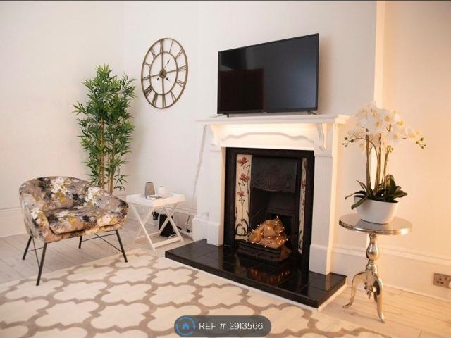 Queen Margaret Drive, Glasgow G20, 2 bed flat to rent, £1,695 pcm | PrimeLocation