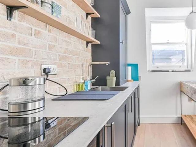 Queen Mother Sports Centre, Tachbrook Mews, London, SW1V 1SH, United Kingdom | 2 bed apartment for rent #117879963 | Rentberry