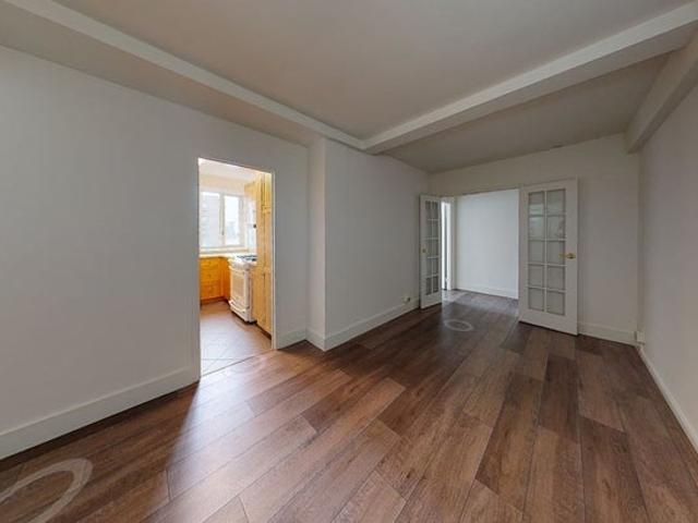 Queen Room Available in 2 Bed/1 BA 770 sq ft