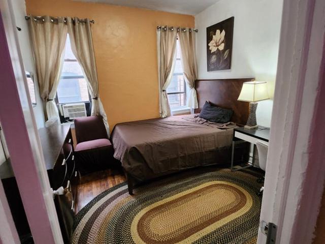 QUEEN SIZE FURNISHED ROOM INCLUDES ALL UTILITIES