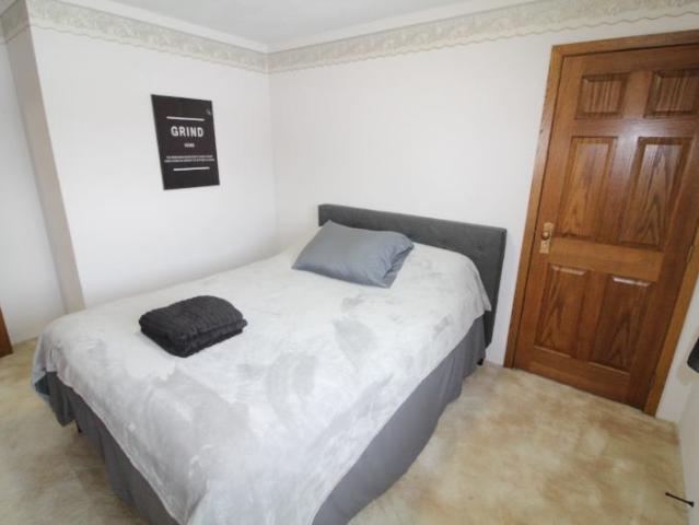 Queen Sized Bed_FuldaMN