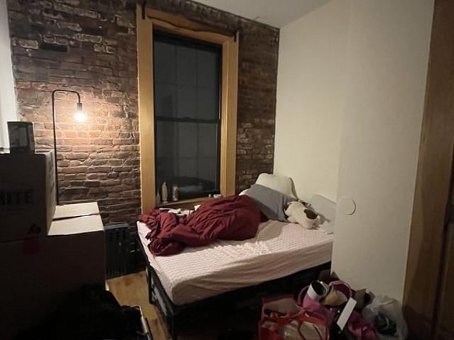 Queen sized bedroom in Bed Stuy