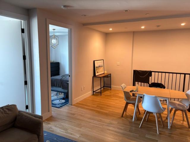 Queen Sized Room in Williamsburg