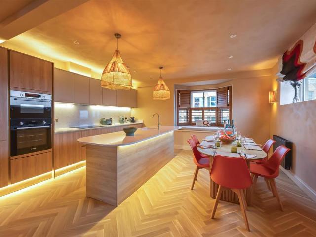 Queen Square, Brighton 3 bed apartment to rent £3,885 pcm £897 pw