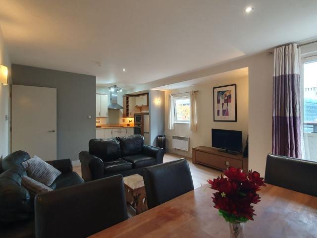 Queen Street, City Center, Cardiff CF10, 2 bed flat to rent, £1,400 pcm | PrimeLocation
