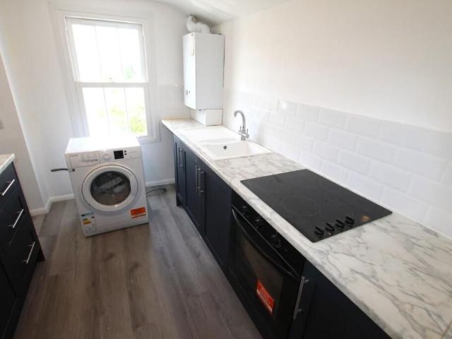 Queen Street, Ashford TN23, 3 bed flat to rent, £1,350 pcm | PrimeLocation
