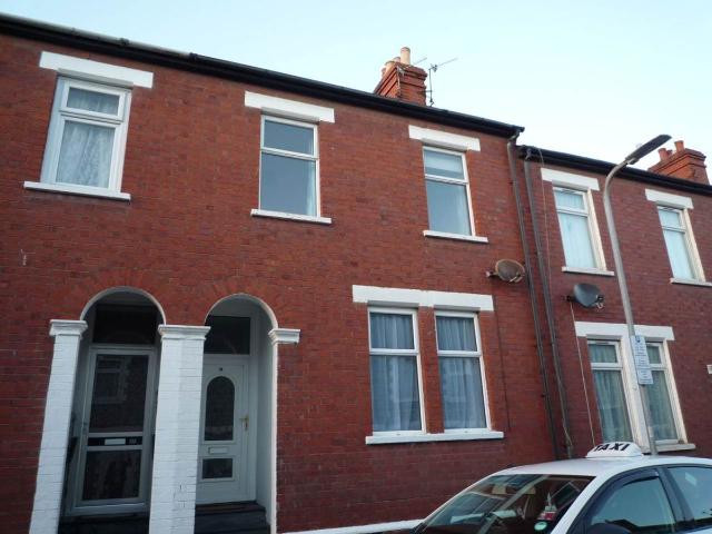 Queen Street, Barry CF62, 3 bed terraced house to rent, £1,050 pcm | PrimeLocation
