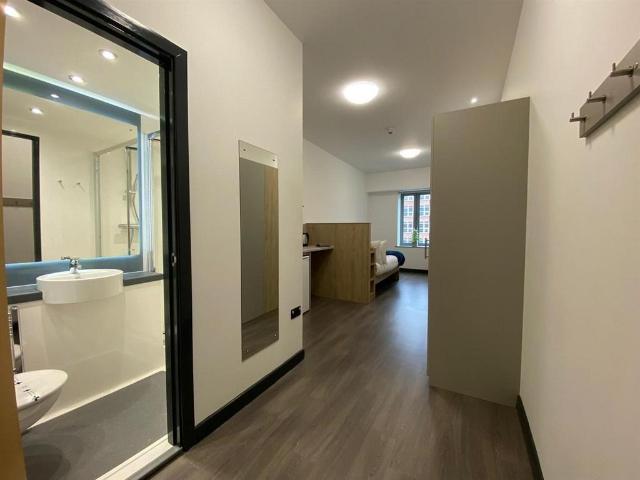 Queen Street, Belfast BT1 Studio to rent £1,062 pcm £245 pw