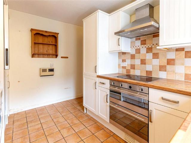 Queen Street, Bristol BS2 2 bed maisonette to rent £1,750 pcm £404 pw