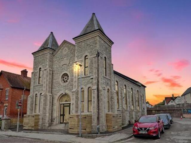 Queen Street, Gillingham, 2 Bedroom Triplex
