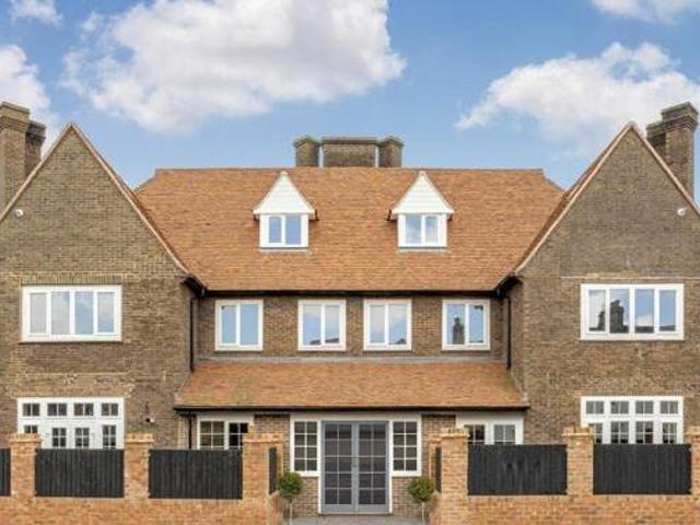 Queen Street, Horsham, 2 Bedroom Apartment
