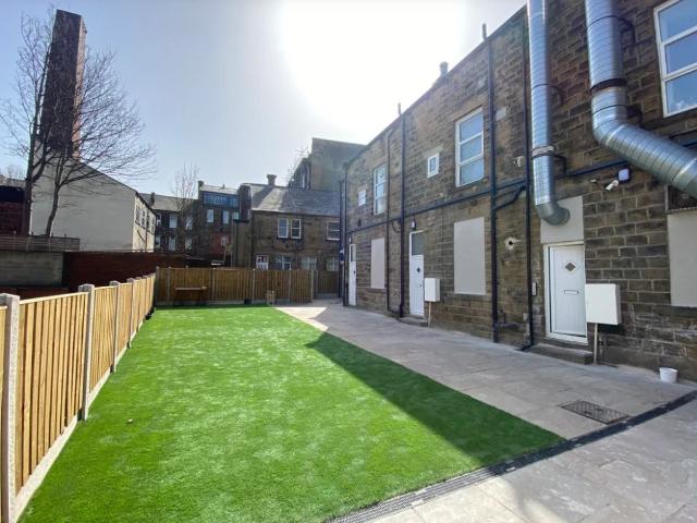 Queen Street, Leeds LS27, 2 bed flat to rent, £650 pcm | PrimeLocation