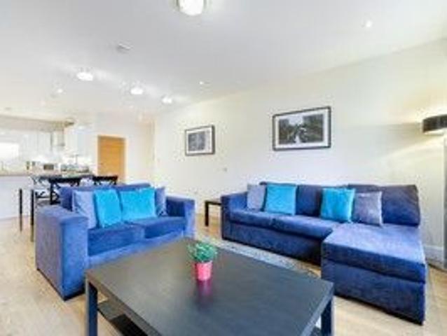 Queen Street, Maidenhead SL6, 3 bed flat to rent, £3,900 pcm | PrimeLocation