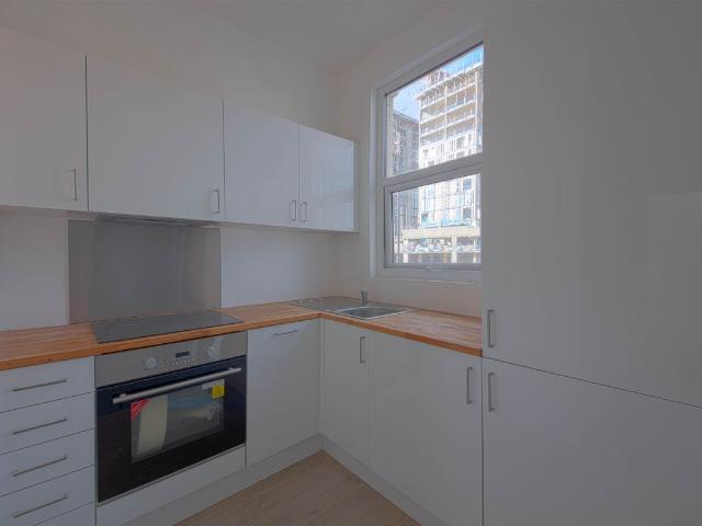 Queen Street, Maidenhead SL6, 1 bed flat to rent, £1,300 pcm | PrimeLocation
