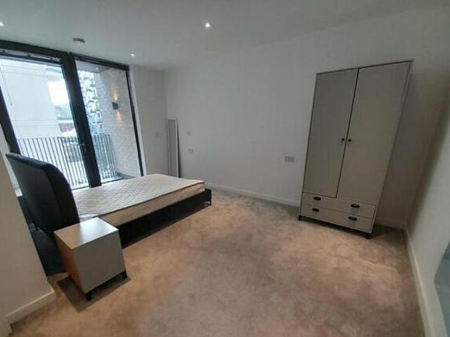Queen Street, Manchester, 2 Bedroom Apartment