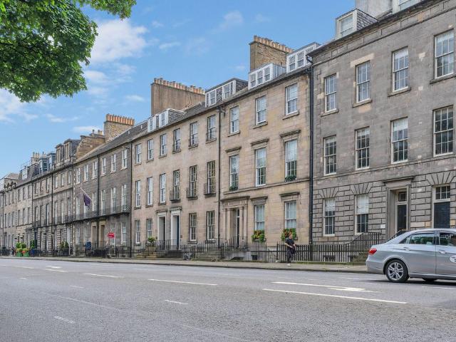 Queen Street, New Town, Edinburgh EH2, 3 bed flat to rent, £2,045 pcm | PrimeLocation