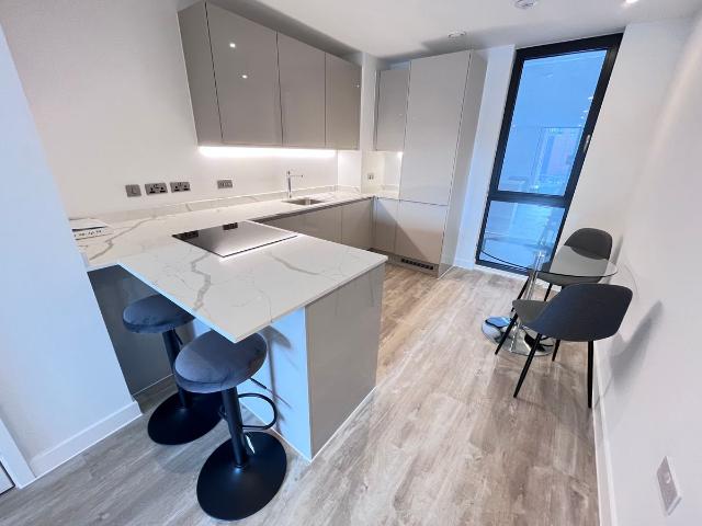 Queen Street, Salford M3, 2 bed flat to rent, £1,650 pcm | PrimeLocation