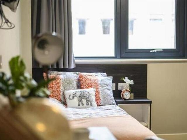 Queen Street, Sheffield, Studio Flat For