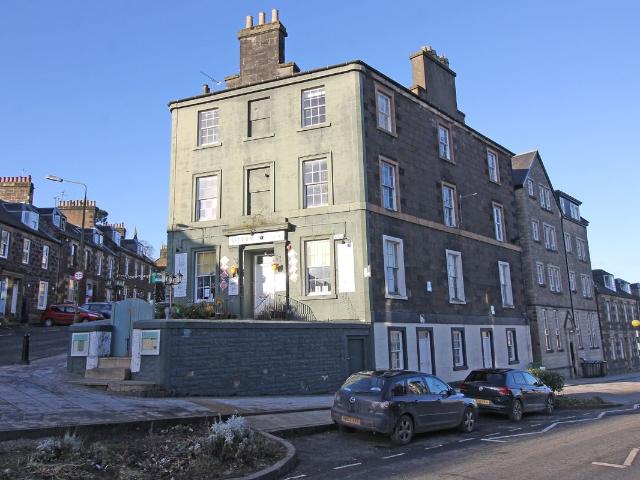 Queen Street, Stirling FK8, 2 bed penthouse to rent, £1,100 pcm | PrimeLocation