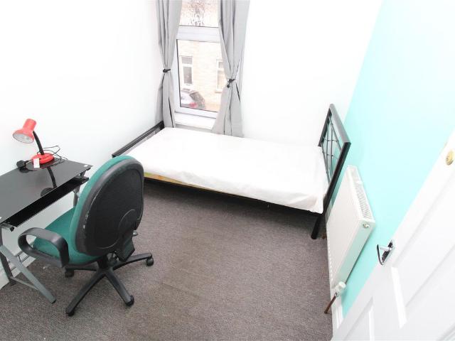 Queen Street, Pontypridd CF37, Room to rent, £300 pcm | PrimeLocation