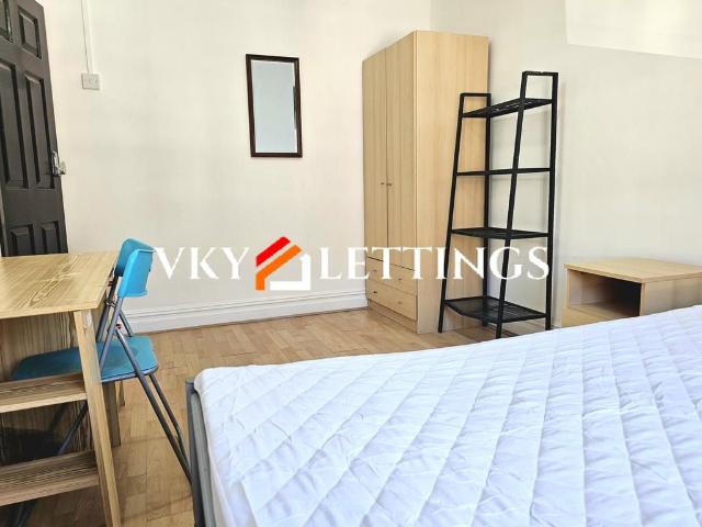Queen Street, Pontypridd CF37, 5 bed terraced house to rent, £1,750 pcm | PrimeLocation